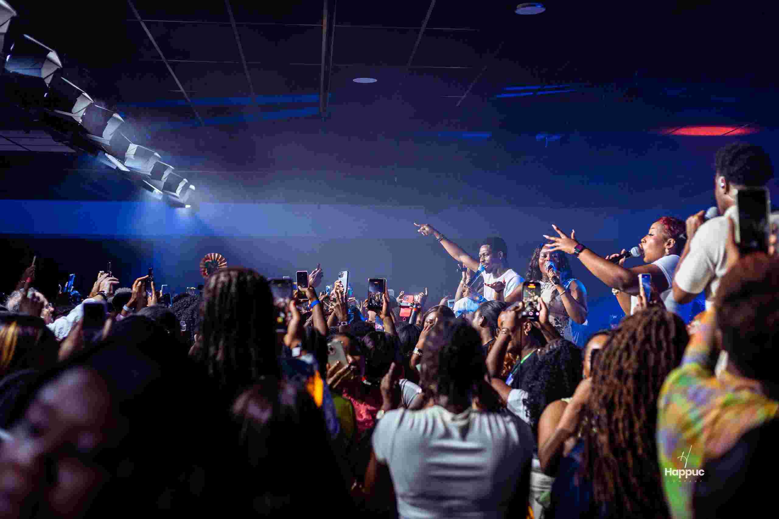 Moses Bliss begins 'Expression World Tour' with electrifying Paris ...